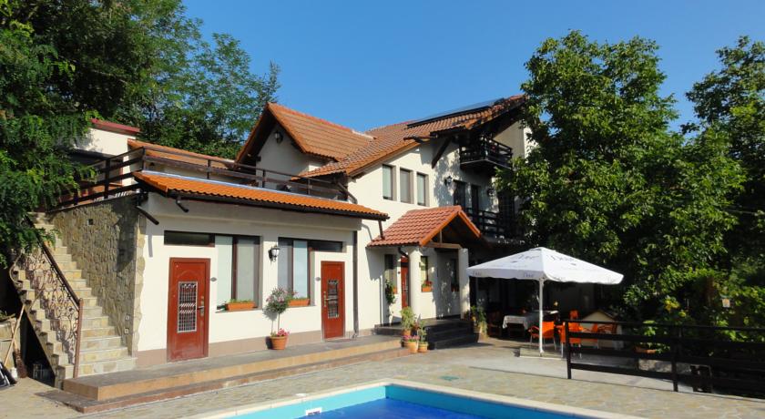 Vila Europa Sarata Monteoru - Romania Montana - Cazare, pensiuni, vile ...